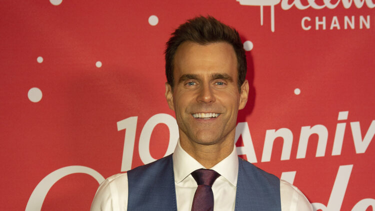 Cameron Mathison Stars in A New Hallmark Christmas Movie A Merry ...